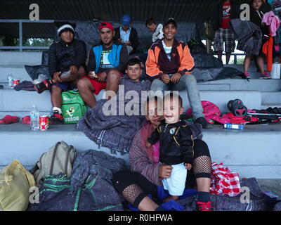 Mexico City, Mexico. 04th Nov, 2018. Migrants resting in a temporary ...