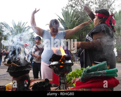 Mexico City, Mexico. 04th Nov, 2018. Migrants resting in a temporary ...