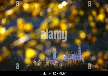 05 November 2018, Bavaria, Schwangau: Neuschwanstein Castle stands ...
