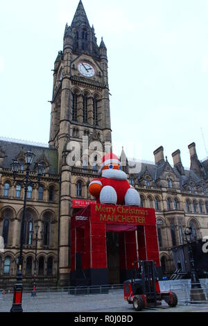 Manchester Town Hall with Merry Christmas Manchester & "Zippy" Santa ...