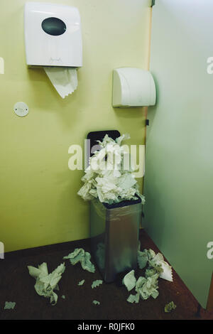 Hand cleaning with Paper Towel Stock Photo - Alamy