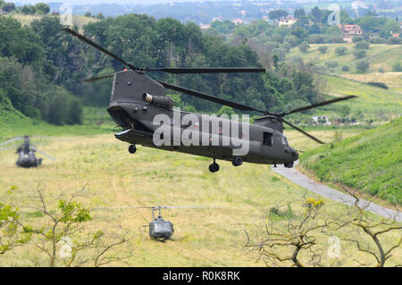 Italian Army Aviation ICH-47F Chinook taking off Stock Photo - Alamy