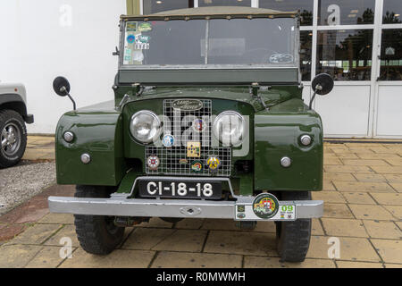 Restored green Land Rover Series 1 88" 1957 4X4 parked by Series One ...
