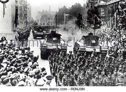World War 1 victory parade passing a Triumphal Arch, in New York Stock ...