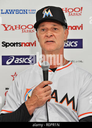Miami Marlins manager Don Mattingly makes a pitching change during an ...