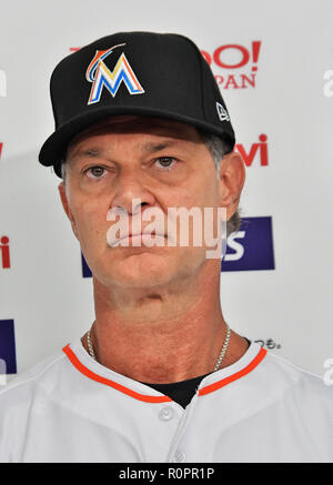 Miami Marlins manager Don Mattingly makes a pitching change during an ...