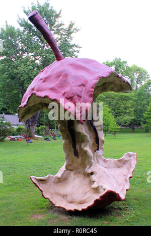 Apple Core sculpture by Claes Oldenburg and Coosje van Bruggen, Israel ...