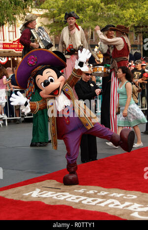 Mickey Mouse at the Pirates Of The Caribbean: Dead Man's Chest World ...