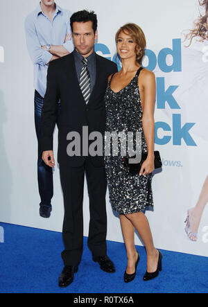 Jessica Alba and co-star Dane Cook at the GOOD LUCK CHUCK Premiere at ...