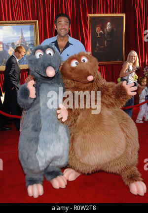 Brad Garrett arriving at the RATATOUILLE Premiere at the Kodak Theatre ...