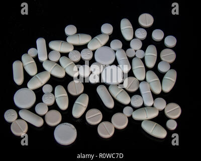 different pill shapes and sizes Stock Photo: 146814694 - Alamy