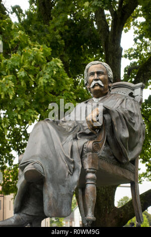 Statue of U.S. Supreme Court Chief Justice John Marshall in a plaza at ...
