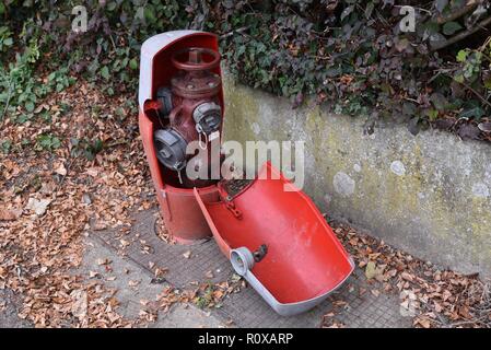 Fire hydrant: the inner workings of a French fire hydradrant Stock ...