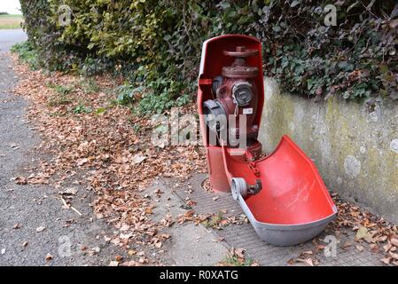 Fire hydrant: the inner workings of a French fire hydradrant Stock ...
