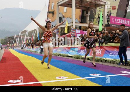 Chongqing, Chongqing, China. 8th Nov, 2018. Chongqing, CHINA-Women ...