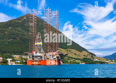 Oil rigs off the coast of Norway near Stavanger Stock Photo - Alamy