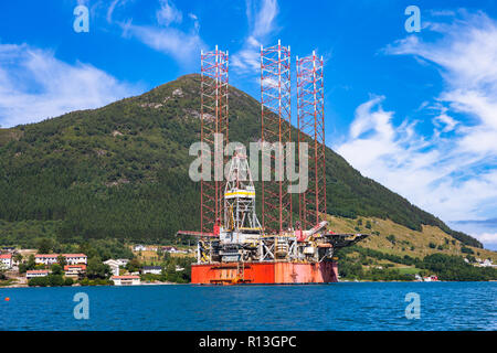 Oil rigs off the coast of Norway near Stavanger Stock Photo - Alamy