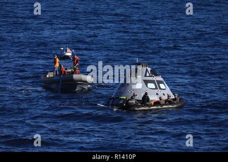 PACIFIC RECOVERY OF SPACE CAPSULE APOLLO 11 (1969 Stock Photo - Alamy