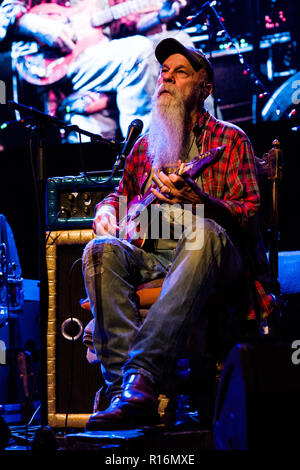 Cambridge, UK. 9th November, 2018. Seasick Steve performs live at the ...