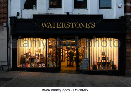 Waterstones book shop window display Stock Photo: 81991103 - Alamy