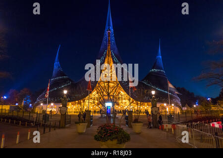 Main entrance of Efteling during WinterEfteling at closing time in the ...