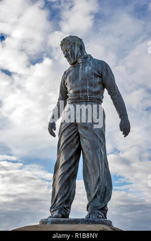 The Seafarer statue at Montrose Stock Photo - Alamy