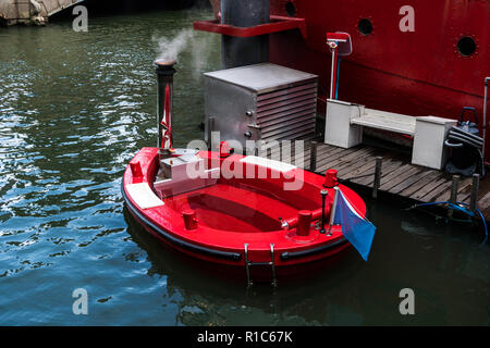 Women in Floating hot tub in Canary Wharf, London, United Kingdom Stock ...