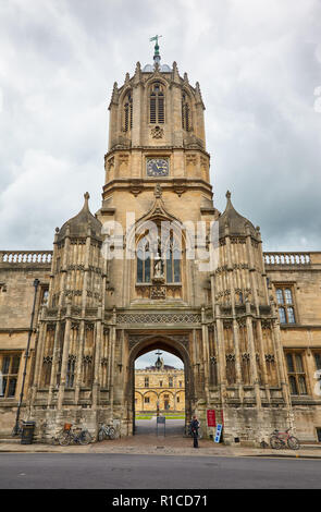 Tom Tower, or Great Tom is the bell tower of Christ Church College ...