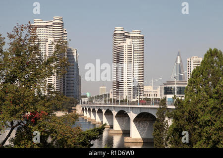 Taedong River which runs through Pyongyang in North Korea Stock Photo ...