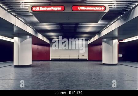 Wien, U-Bahn, Linie U1, Stephansplatz - Vienna, Subway, Line U1 Stock ...