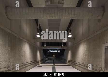 Wien, U-Bahn-Linie U1, Station Troststraße Stock Photo - Alamy