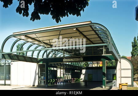 Wien, U-Bahn-Linie U2 und U4, Station Schottenring - Vienna, Subway ...