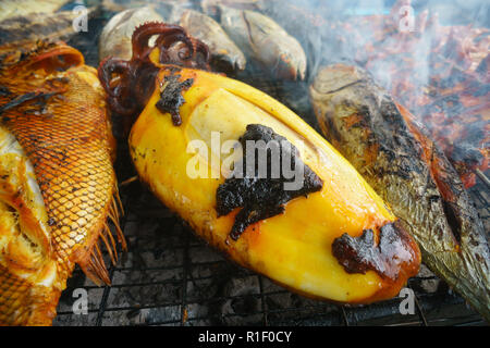 Grilled fish at Sabah Malaysian Borneo night market Stock Photo - Alamy