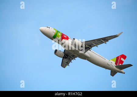 Airbus A380 and A320 Stock Photo - Alamy
