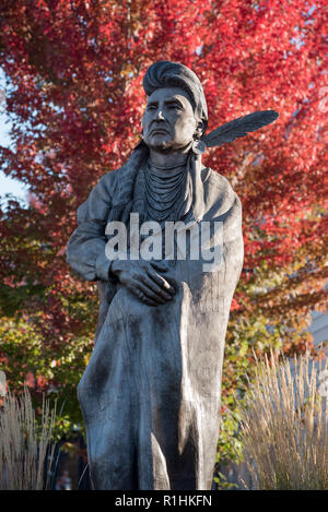 Chief Joseph sculpture, Georgia Bunn, in Joseph, Oregon Stock Photo - Alamy
