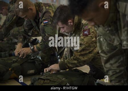 EINDHOVEN, Netherlands (Sept. 19, 2018) Pvt. Mark Freshour checks Staff ...