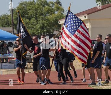 A U.S. Army Soldier from the 921st Field Hospital, 176th Medical ...