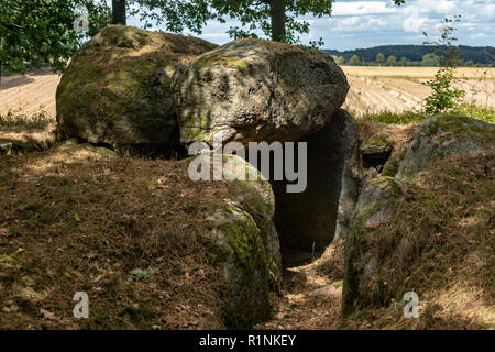 Dolmen prehistoric neolithic graves Raven 2 Stock Photo - Alamy