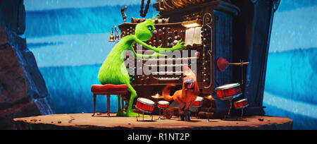 THE GRINCH, (aka DR. SEUSS' THE GRINCH), from left: Axl (voice: Ramone ...