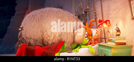 THE GRINCH, (aka DR. SEUSS' THE GRINCH), from left: Axl (voice: Ramone ...