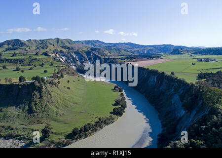 Mangaweka Railway Viaduct, and Rangitikei River, near Mangaweka ...