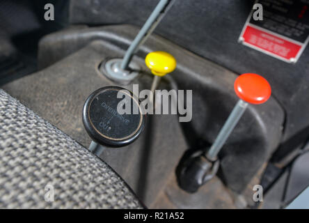 gear levers, transfer box and overdrive levers in a 1983 Series 3 Land ...