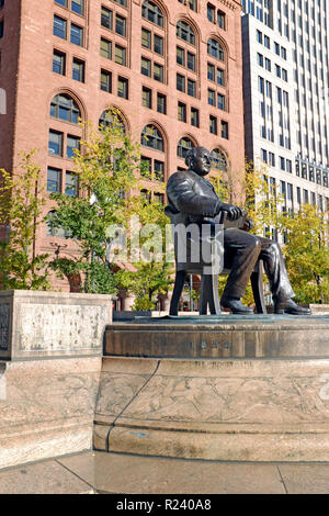 MAYOR TOM JOHNSON STATUE PUBLIC SQUARE DOWNTOWN CLEVELAND OHIO USA ...