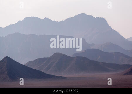Mountain ranges of Zagros mountains in west Iran Stock Photo - Alamy