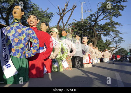 Philippines. 18th Nov, 2018. Higantes (Giant) effigy marches on the ...