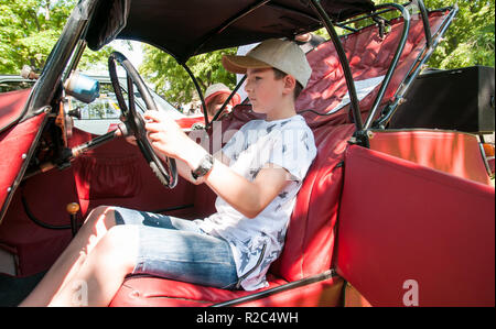 Jawa Velorex 350 is originally a three-wheeled carriage with a leather ...