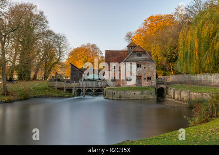 Mapledurham Water Mill, Oxfordshire, England Stock Photo - Alamy