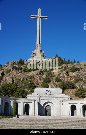 04 October 2018, Spain, El Escorial: A large coat of arms from the ...