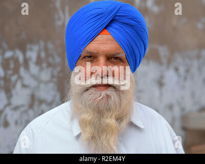 Elderly Indian Sikh man with blue Sikh turban (dastar) and long white ...