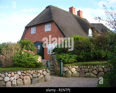 modern thatched house on sylt Stock Photo - Alamy